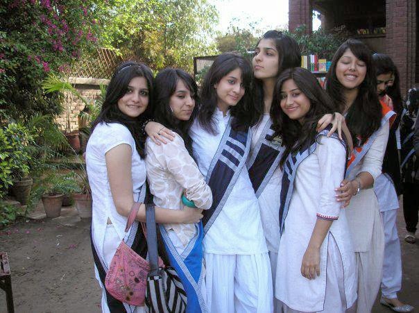 Images Gallery: Pakistani College Girls Photos Album | Girls Pictures
