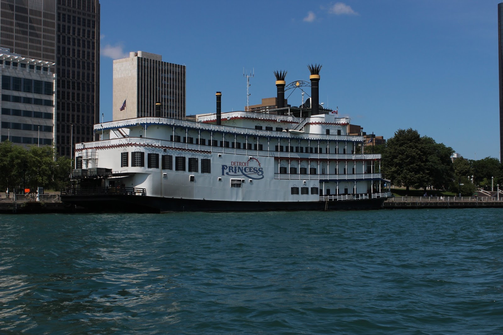 Patio Boat: Fishing the Detroit River