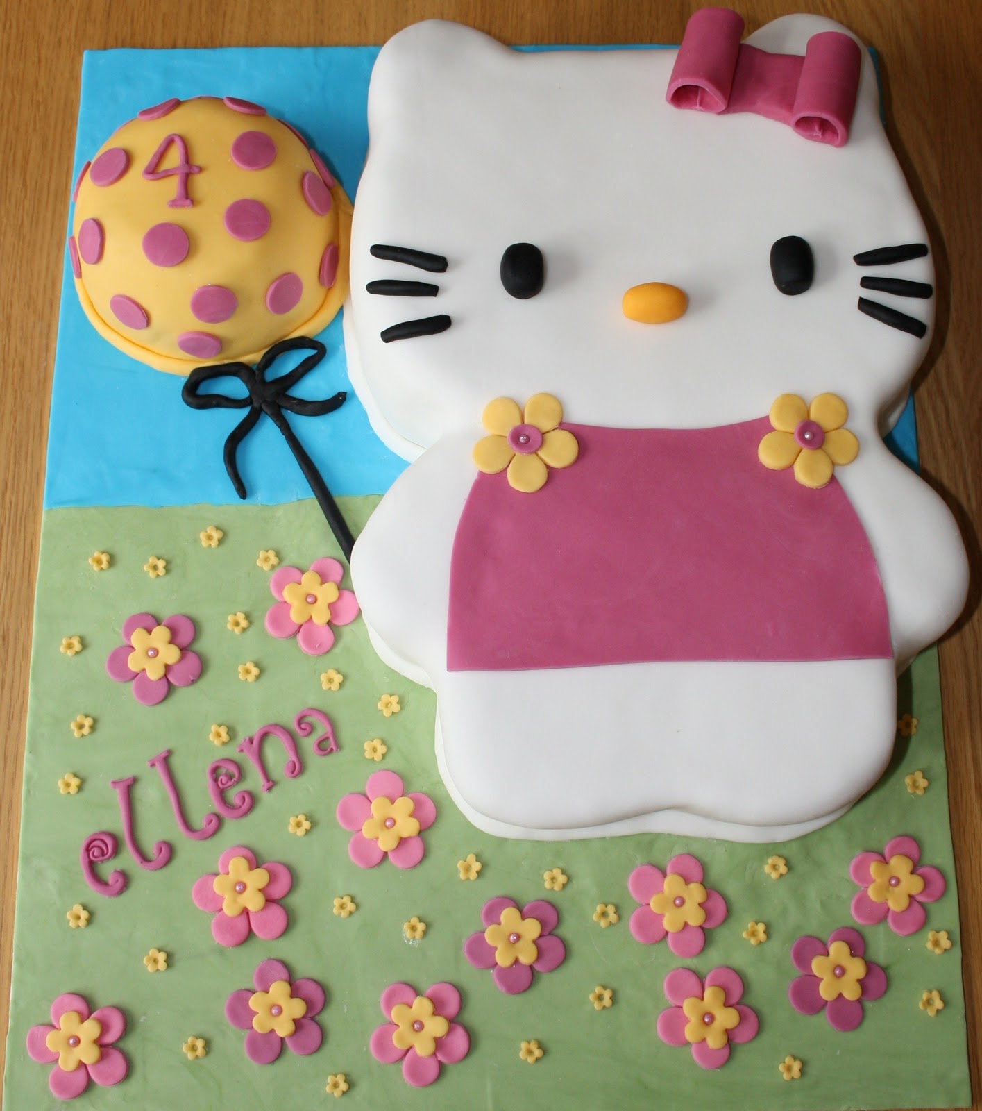 The Bohemian Bakery: Hello Kitty and other characters...