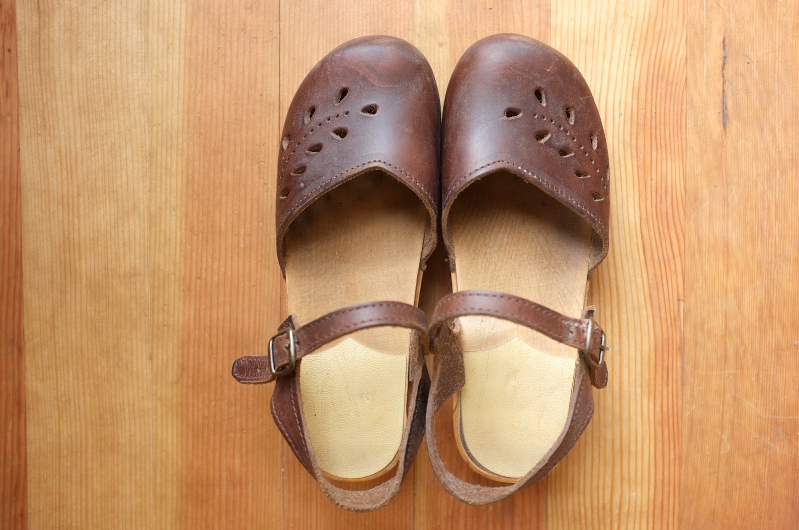 Sparrow: Sven Wooden Clogs