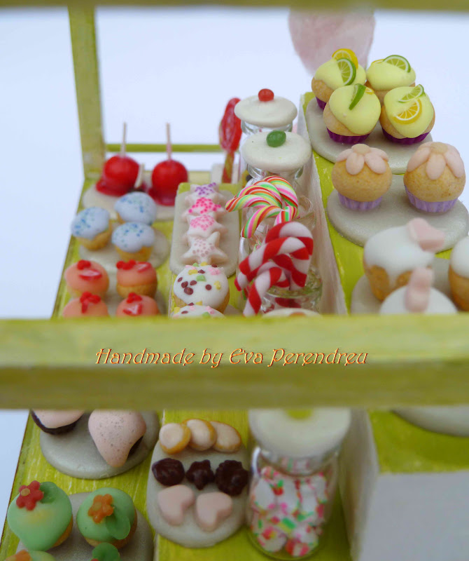 Mini Escenas, Miniaturas by Eva Perendreu: Carro de dulces en miniatura ...