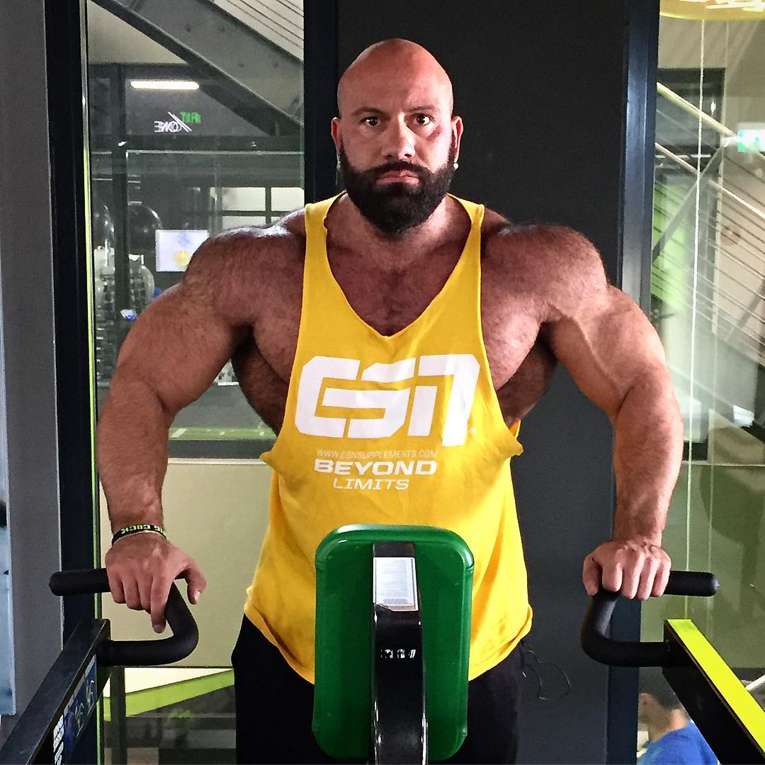 Muscle Lover: German IFBB Pro bodybuilder Steve Benthin
