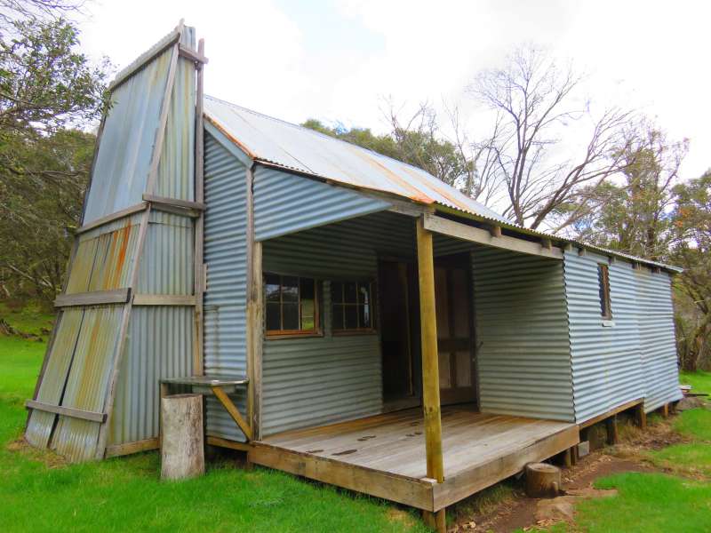 The Travelling Lindfields: The Huts of the High Country