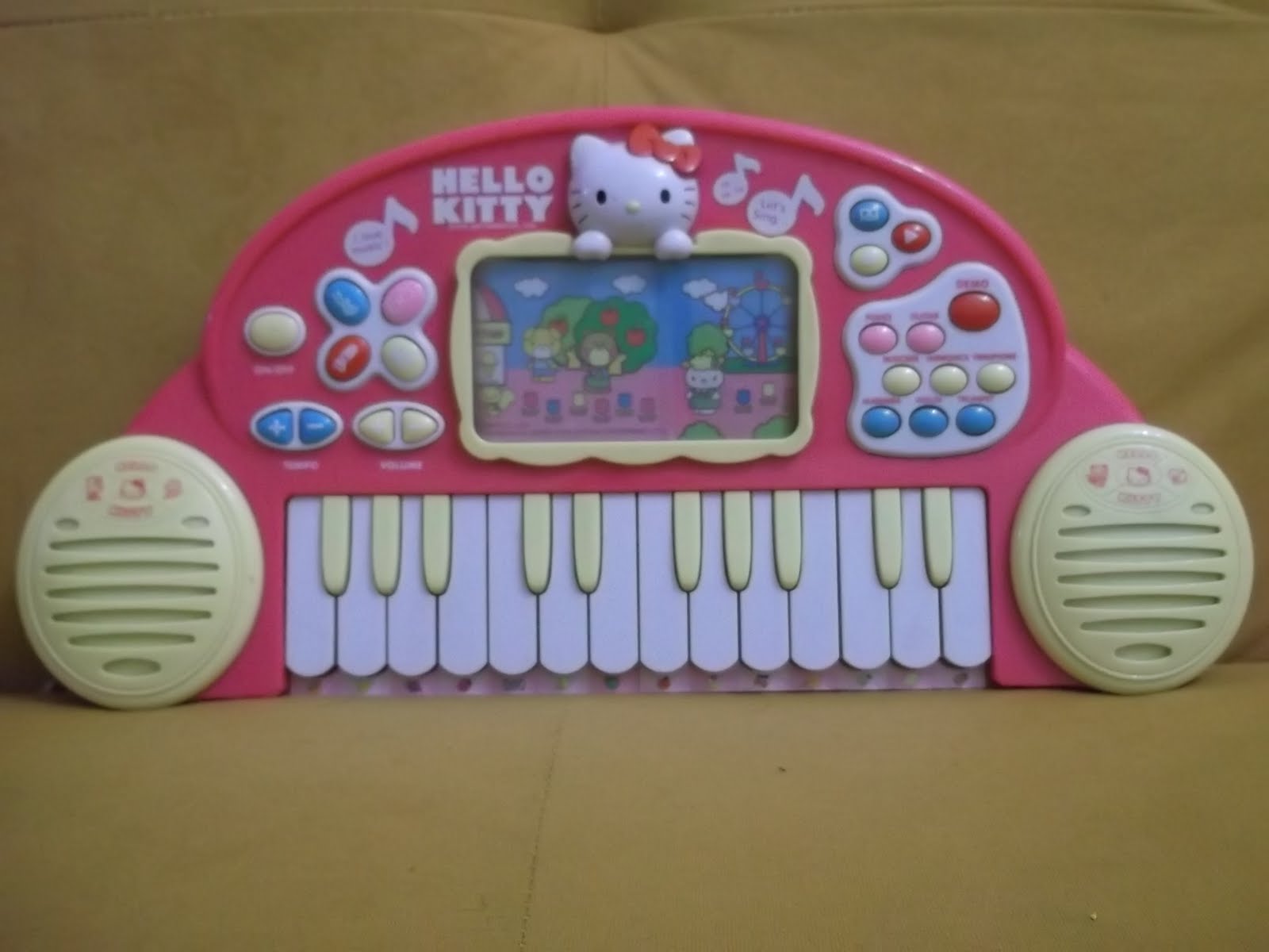 Pu3 Store @~Sold Item~@: Hello Kitty Electronic Keyboard