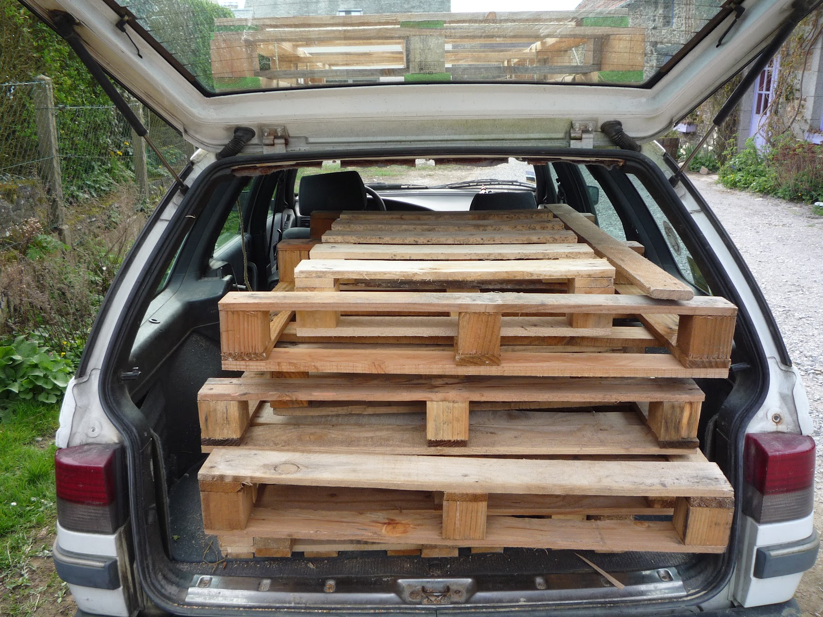 Where & How to Collect Pallets - Identifying untreated wood, safety and ...