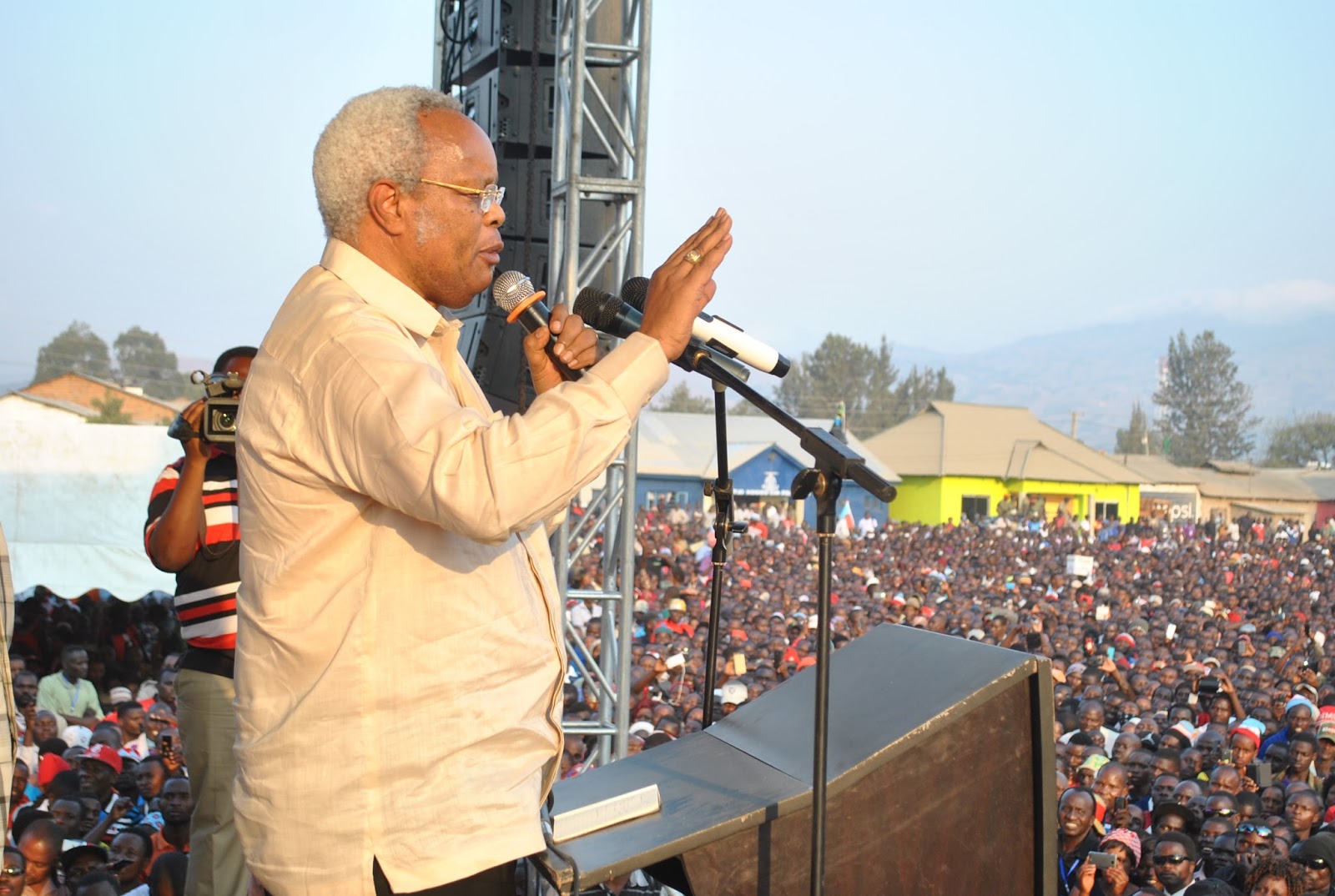 Habari na Matukio Mbeya: LOWASSA AFUNIKA MBEYA,MAPOKEZI YAKE YAVUNJA ...