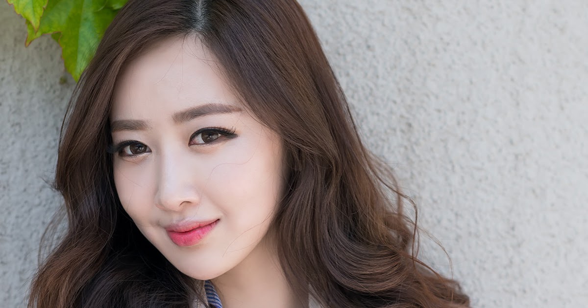 FinlandCar.com: Shin Hae Ri In Green