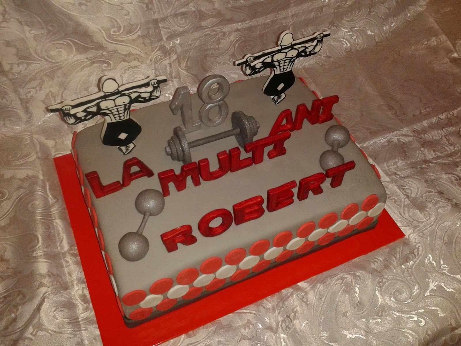 Tărâmul dulciurilor: Tort "Bar Workout"