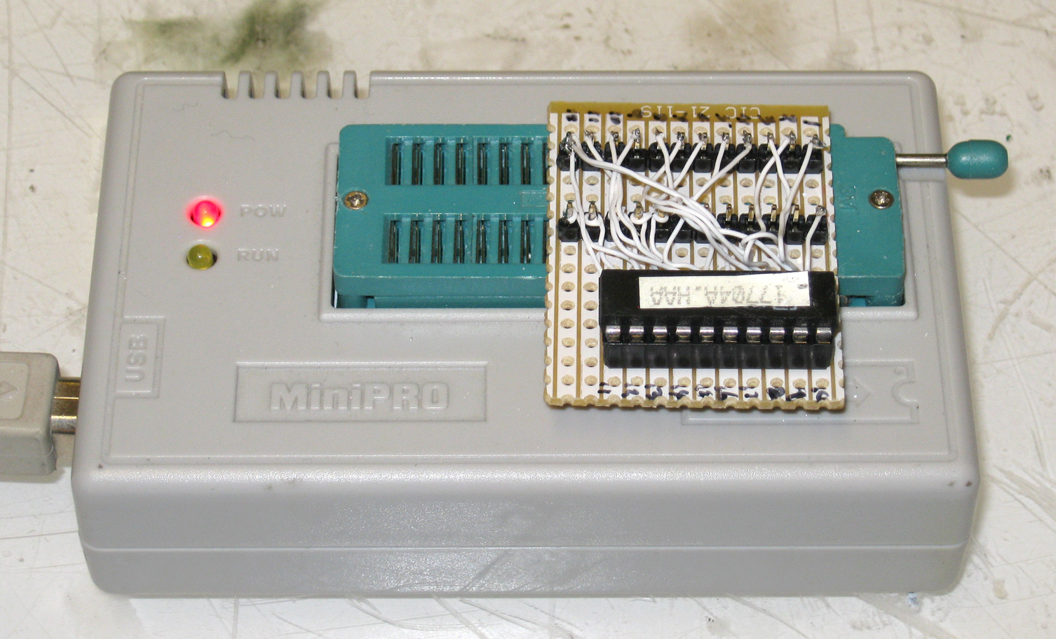 DextersLab2013: Reading Unsupported PROMs On A MiniPro TL866