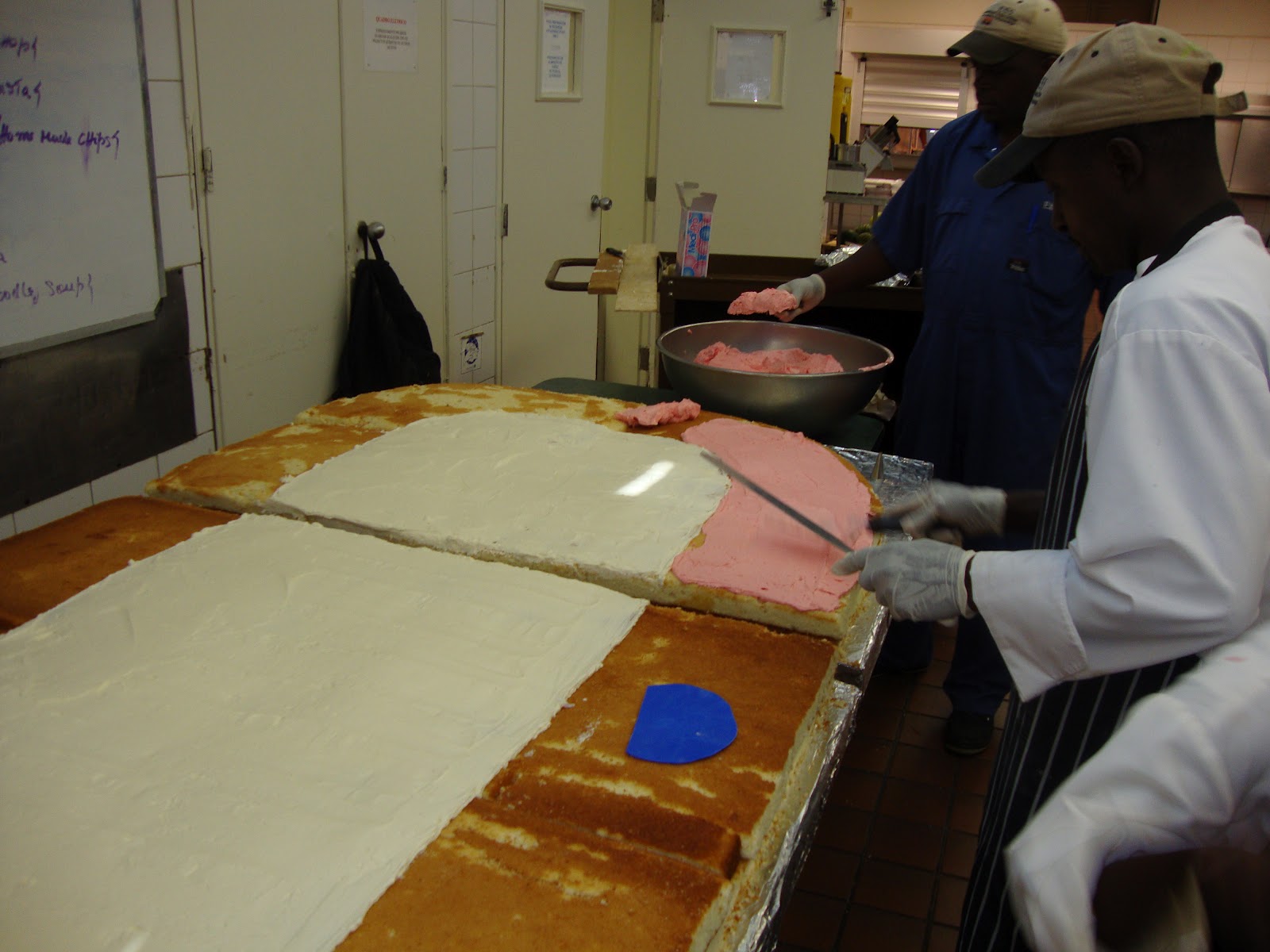 An Englishman in Angola: The Cake!