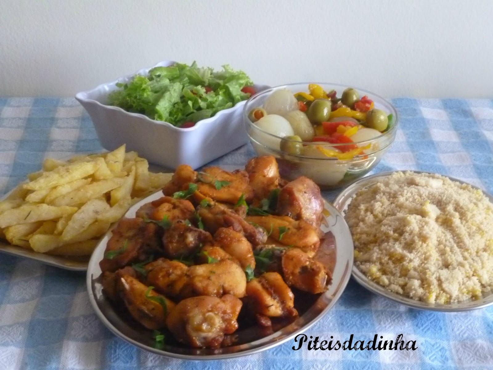 Piteisdadinha: FRANGO À PASSARINHO NO FORNO (com acompanhamentos)