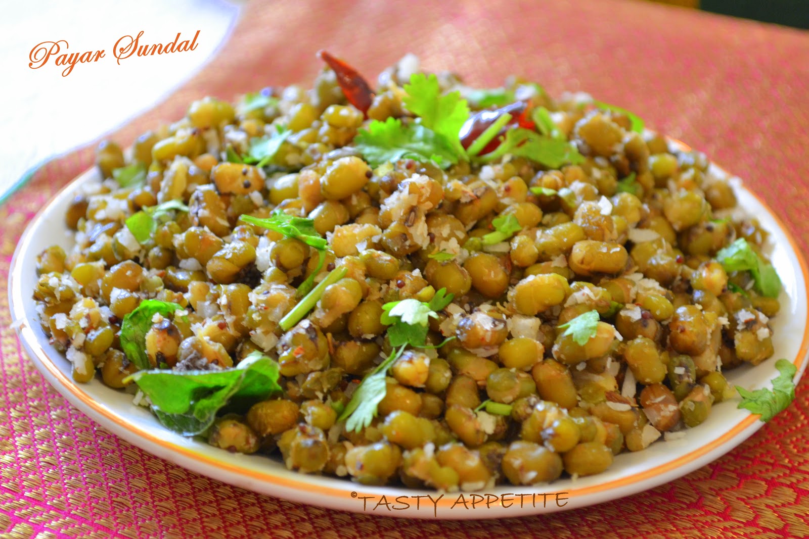 Green Moong Dal Sundal / Pacha Payar Sundal / Navrathri Sundal Recipes: