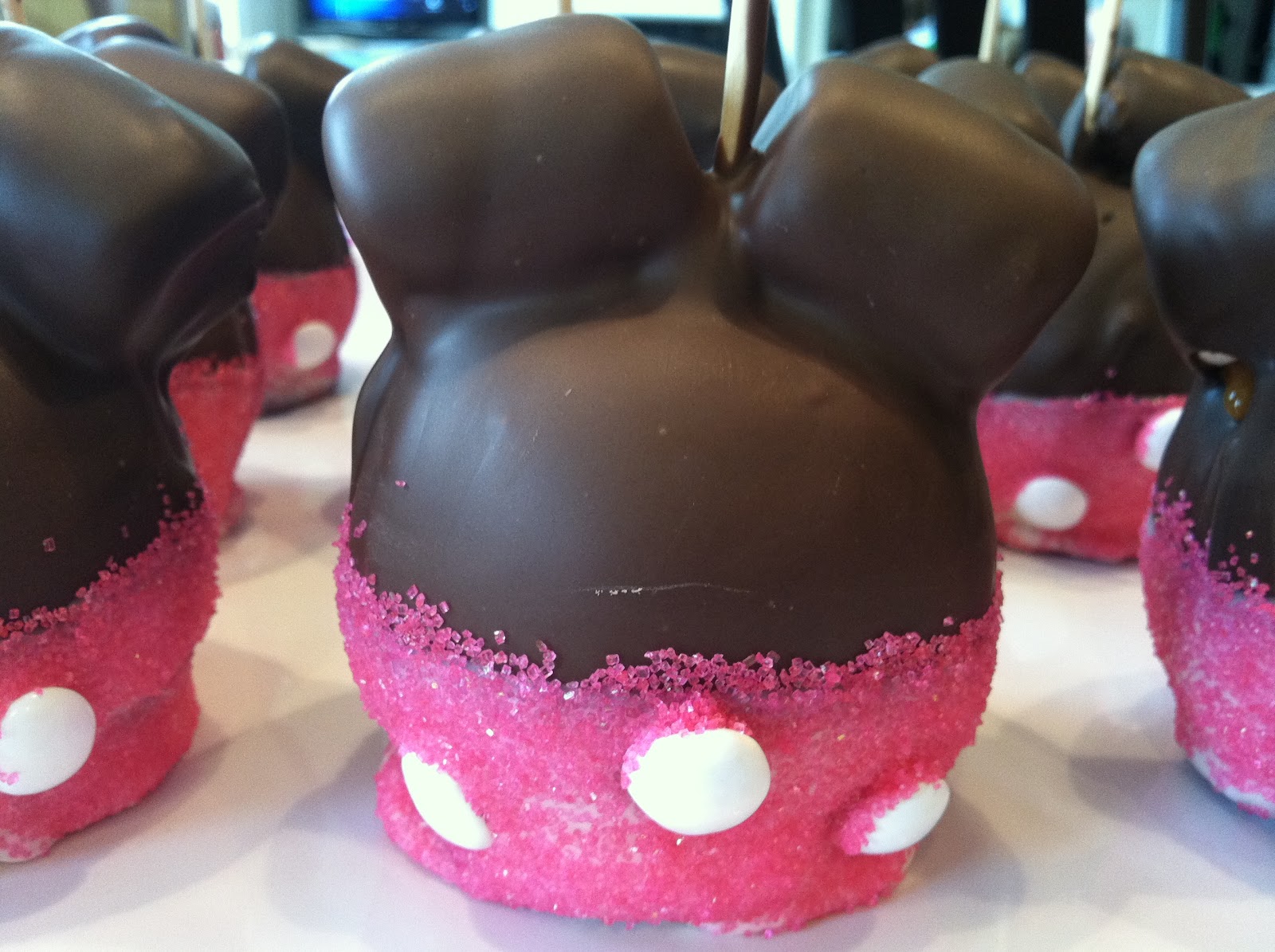 Minnie Mouse Caramel Apples Disneyland Rose Gold Minnie Macarons | PS