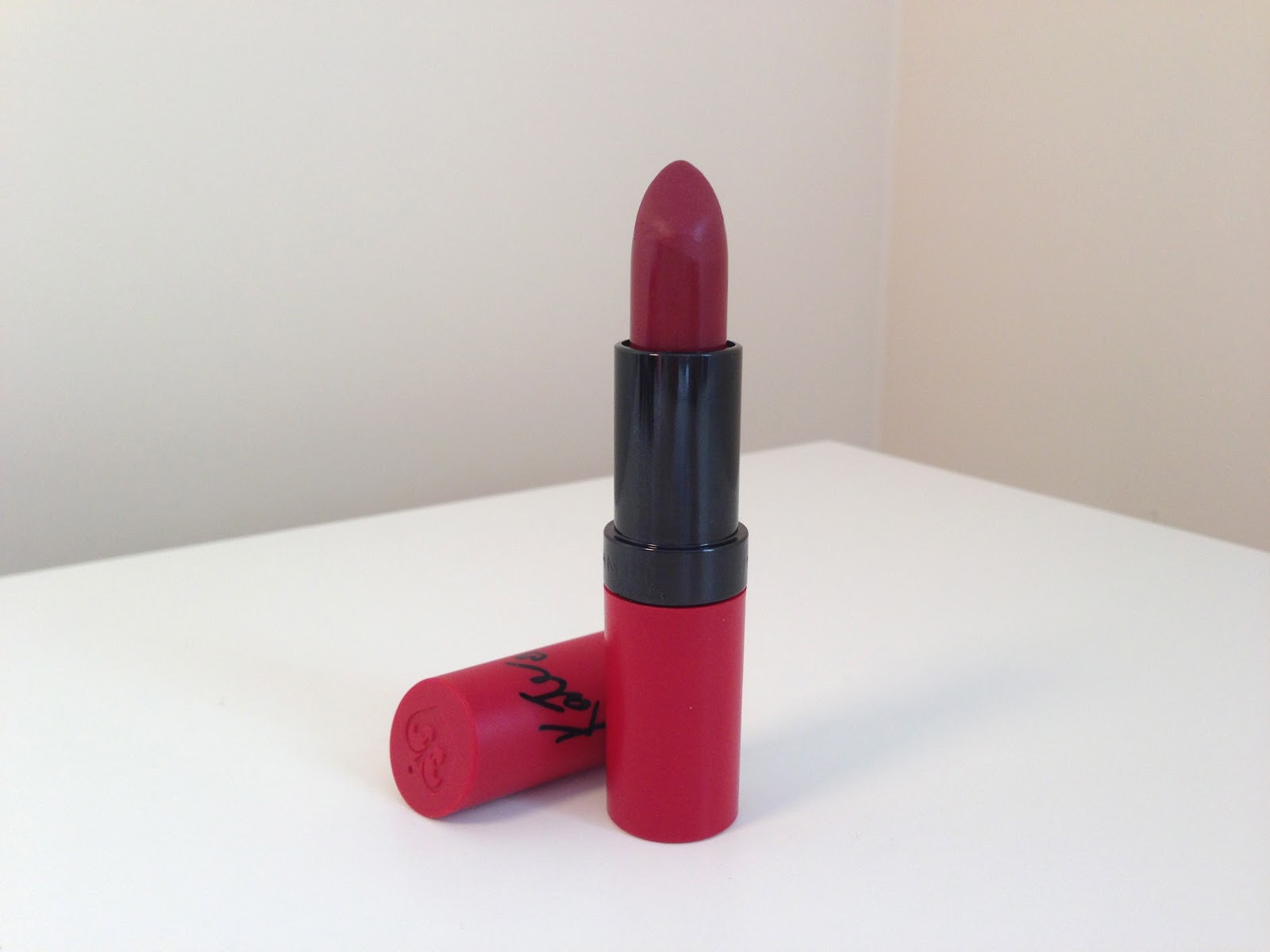 Holly's Beauty Review: The Red Lip of the Season: Rimmel Kate Moss ...