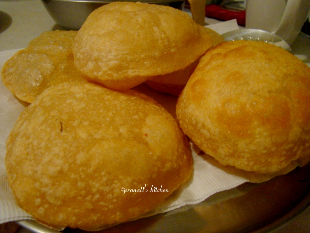 Delicious Recipes 4m Pranati's Kitchen: Crispy Puri with Alloo Dum ...