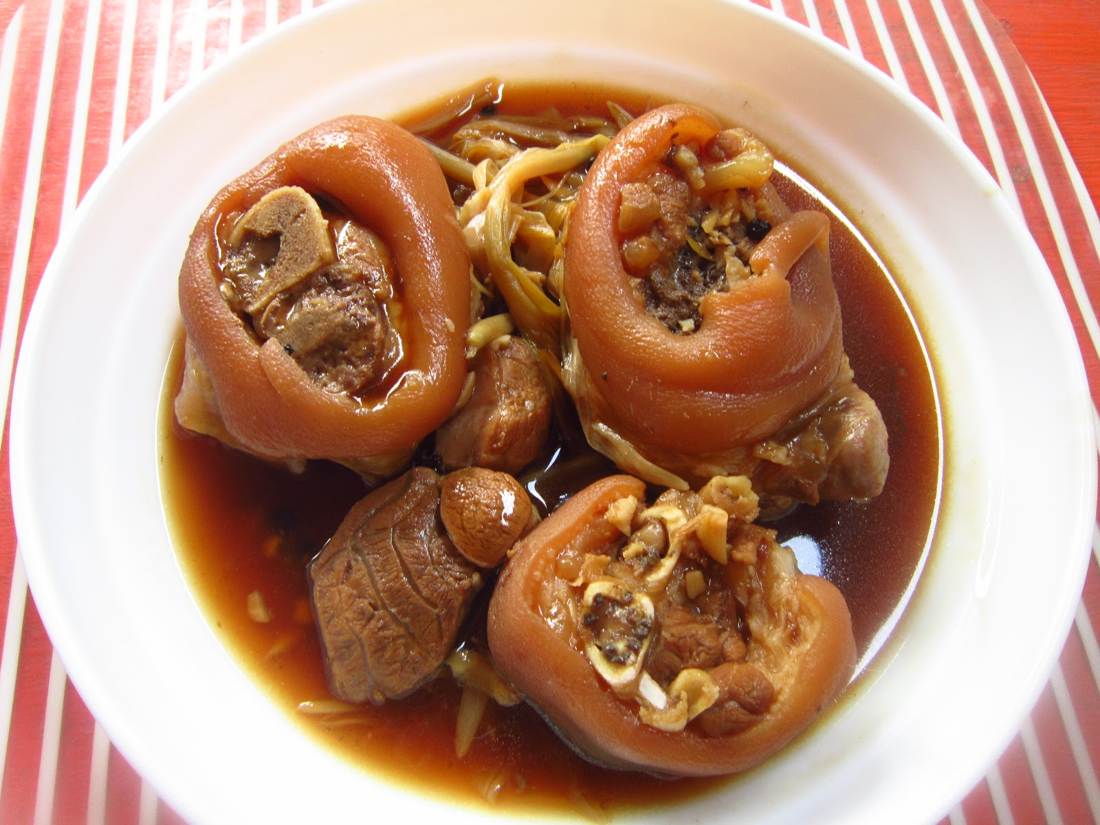 Sweet & Bon Appetit: Paksiw na Pata (Braised Pork Leg)