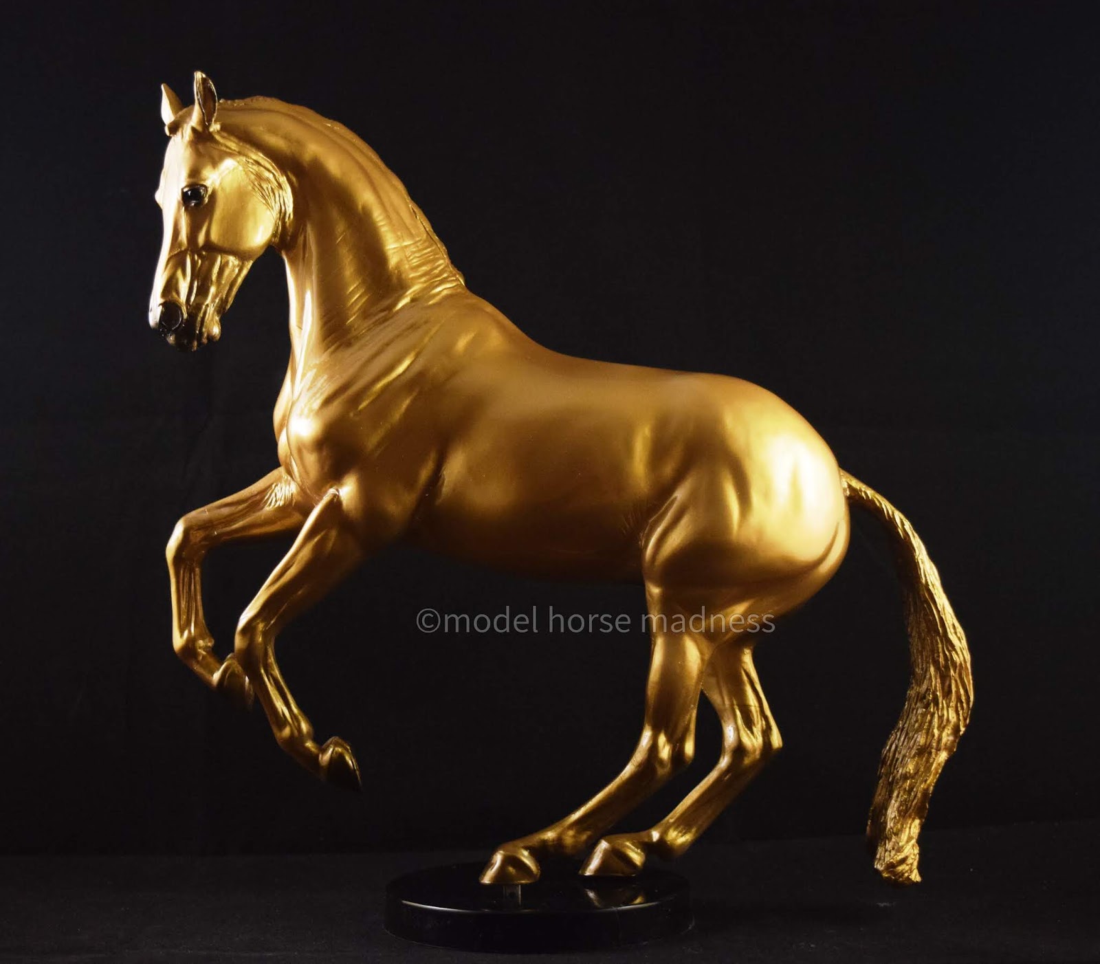 Model Horse Madness: Featured Model - 4/27/2019, Gold Valegro