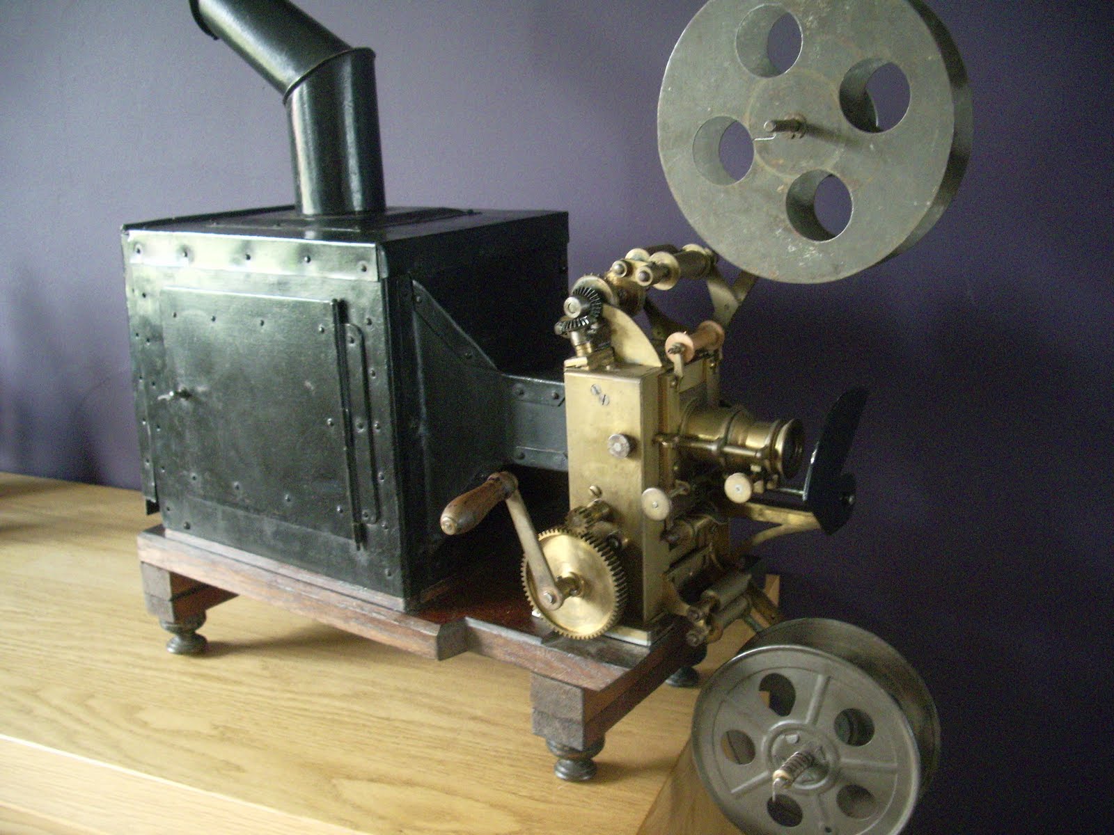 Onbekende 35mm projector ~ Cinegraphica