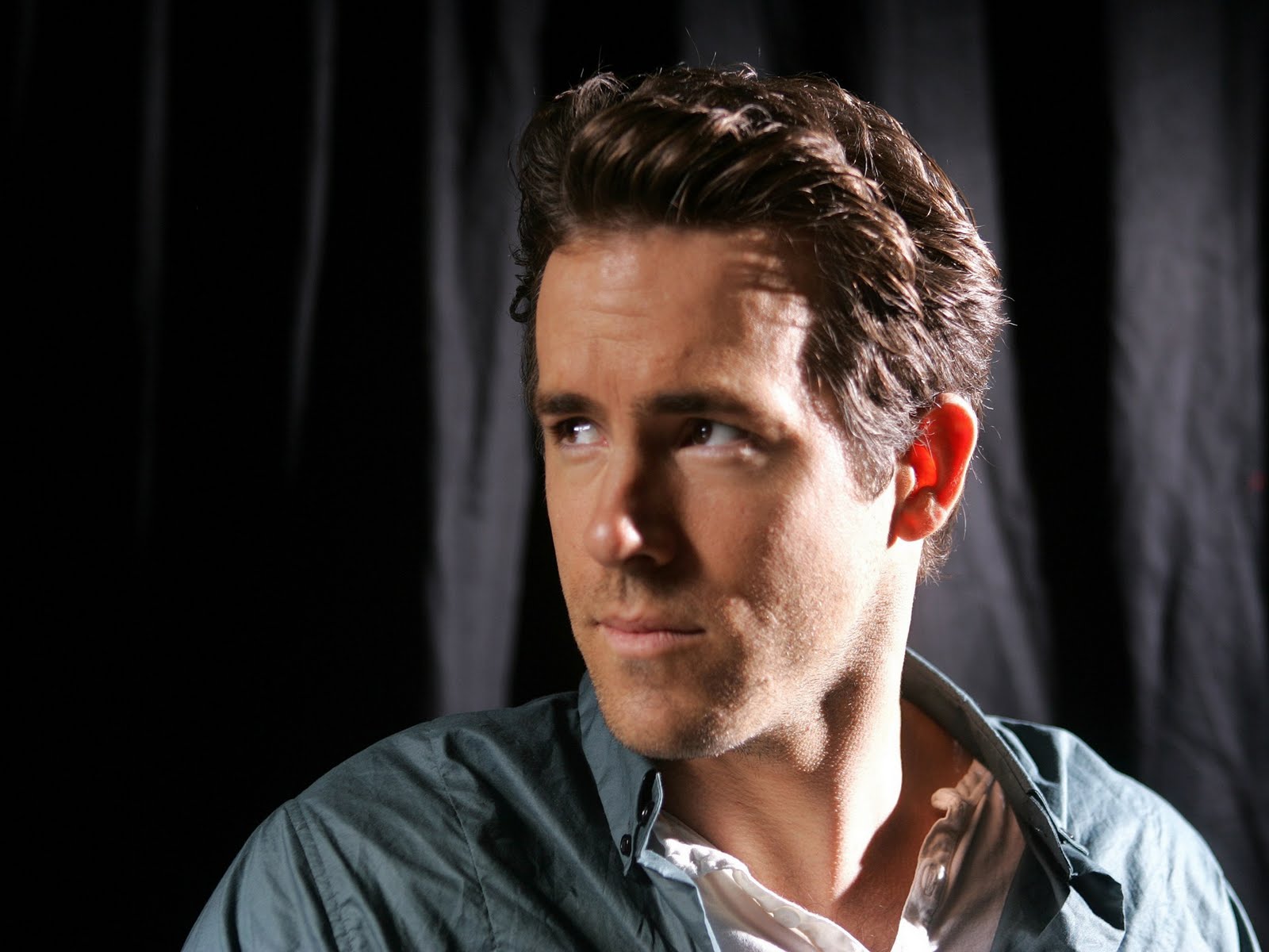 The Wallpapers: Ryan Reynolds