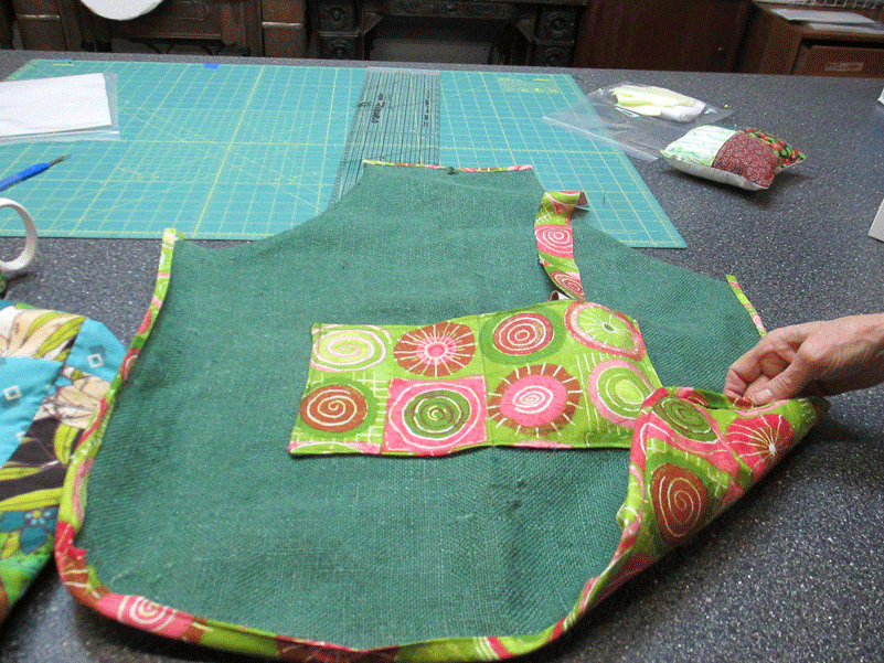 My Sewing Machine Obsession: Another Apron