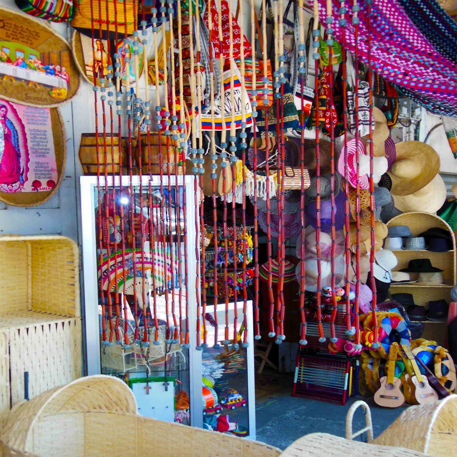 AK MAGMA DESIGN: montecristi ecuador