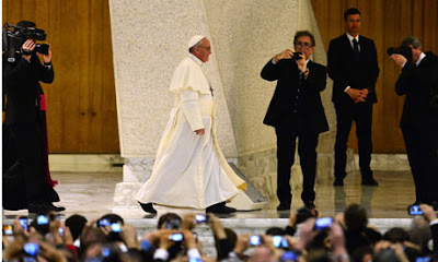 The Shoe AristoCat: Habemus Papam Franciscum - ditches red shoes