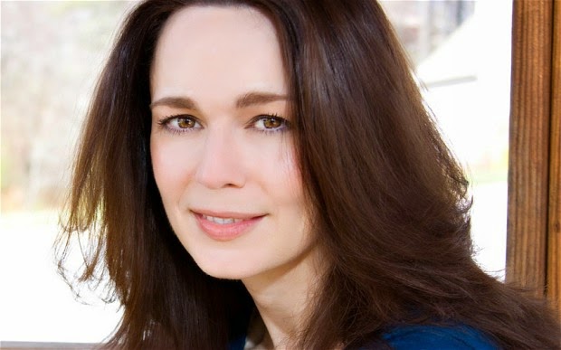 Review: Three Graves Full, Jamie Mason - Girl with her Head in a Book