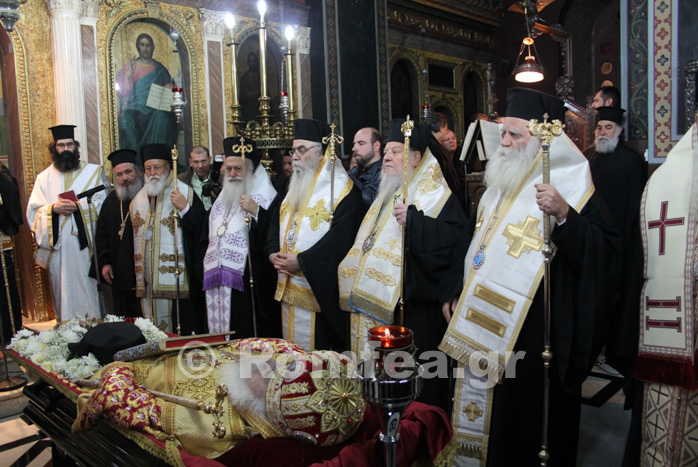 .: Romfea.gr. Φωτογραφικό υλικό απ' τήν Νεκρώσιμο ακολουθία του Σεβ ...
