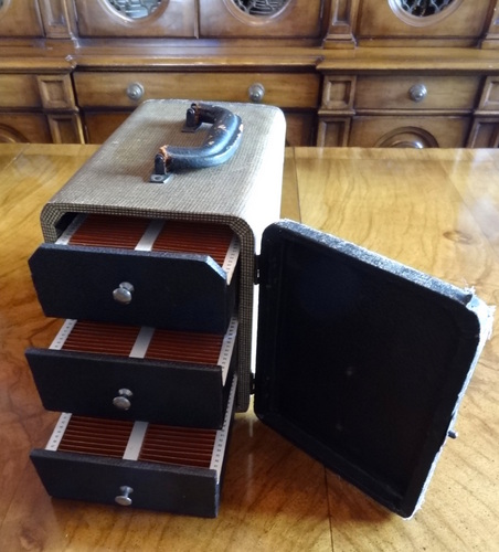 LittleMissMaggie: Vintage Slide Projector Case