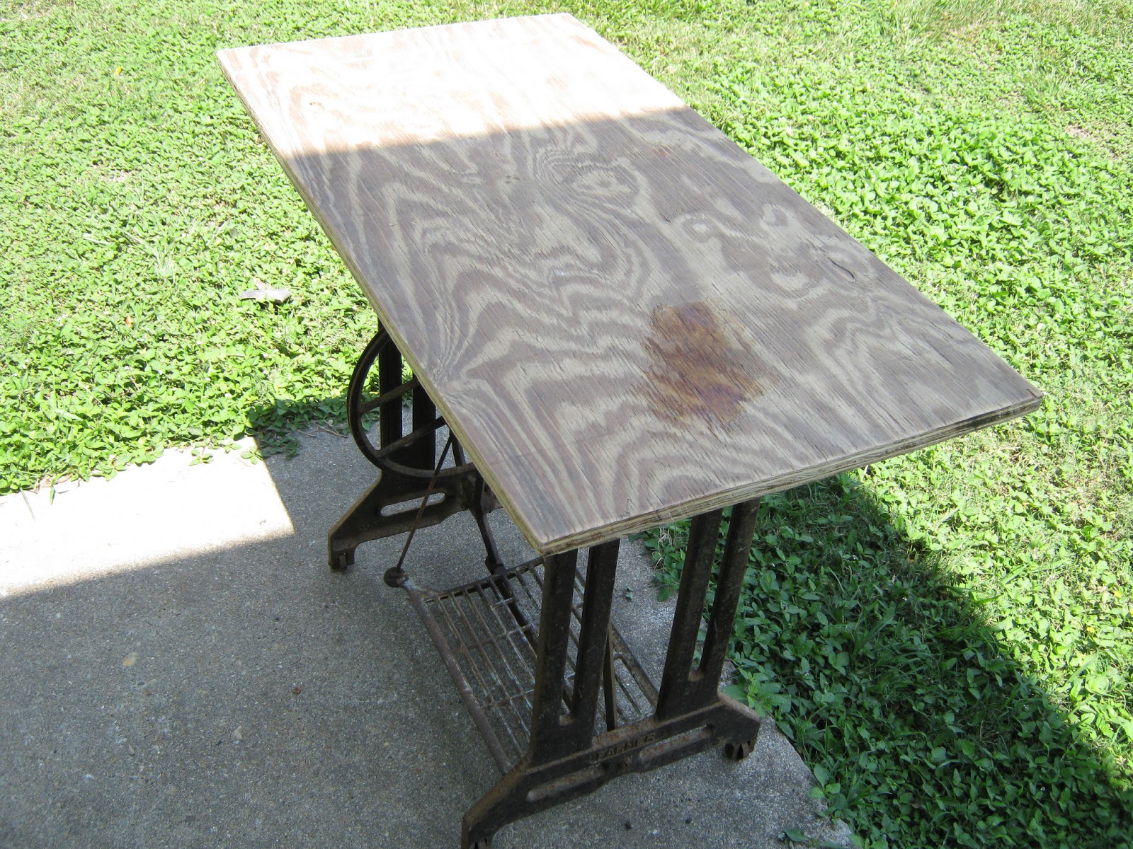 Pioneer Home: Vintage Sewing Machine Table