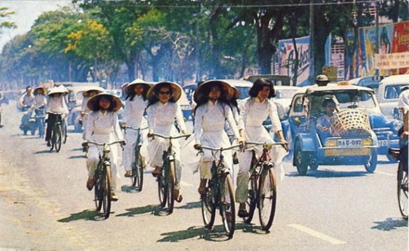 60 Fascinating Color Photographs That Capture Street Scenes of Saigon ...