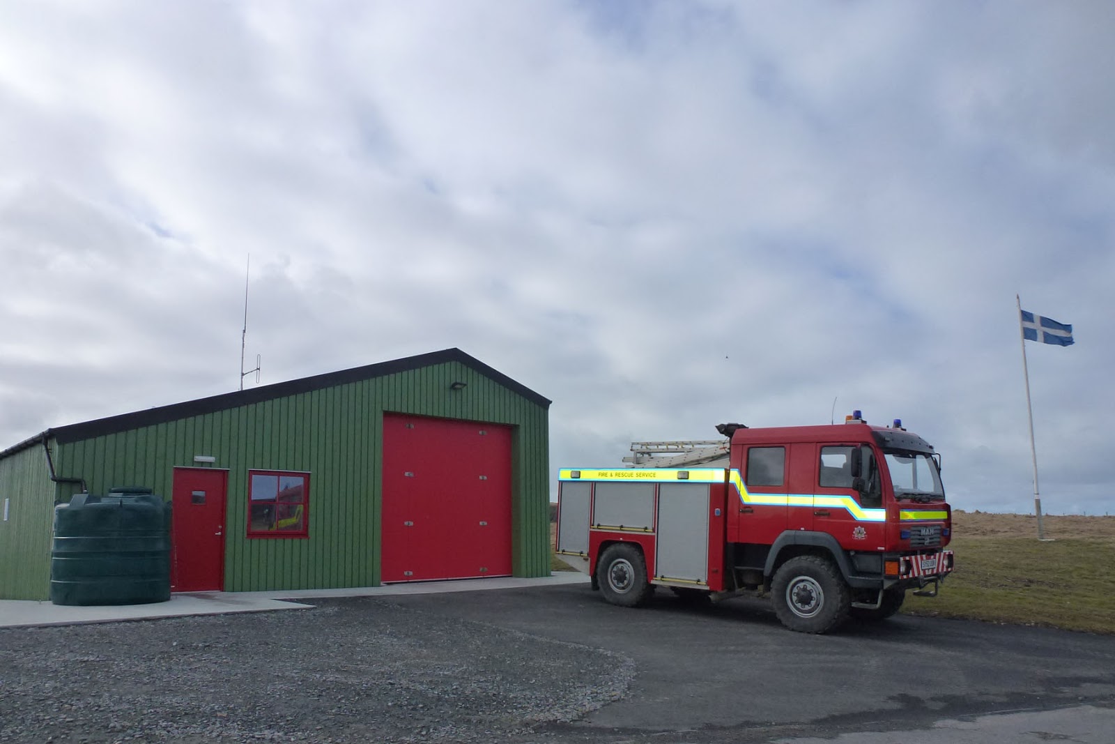 Fair Isle Bird Observatory: the Warden's diary: Things are falling into ...