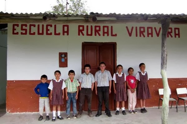 LA EDUCACION RURAL EN COLOMBIA: EDUCACION RURAL EN COLOMBIA