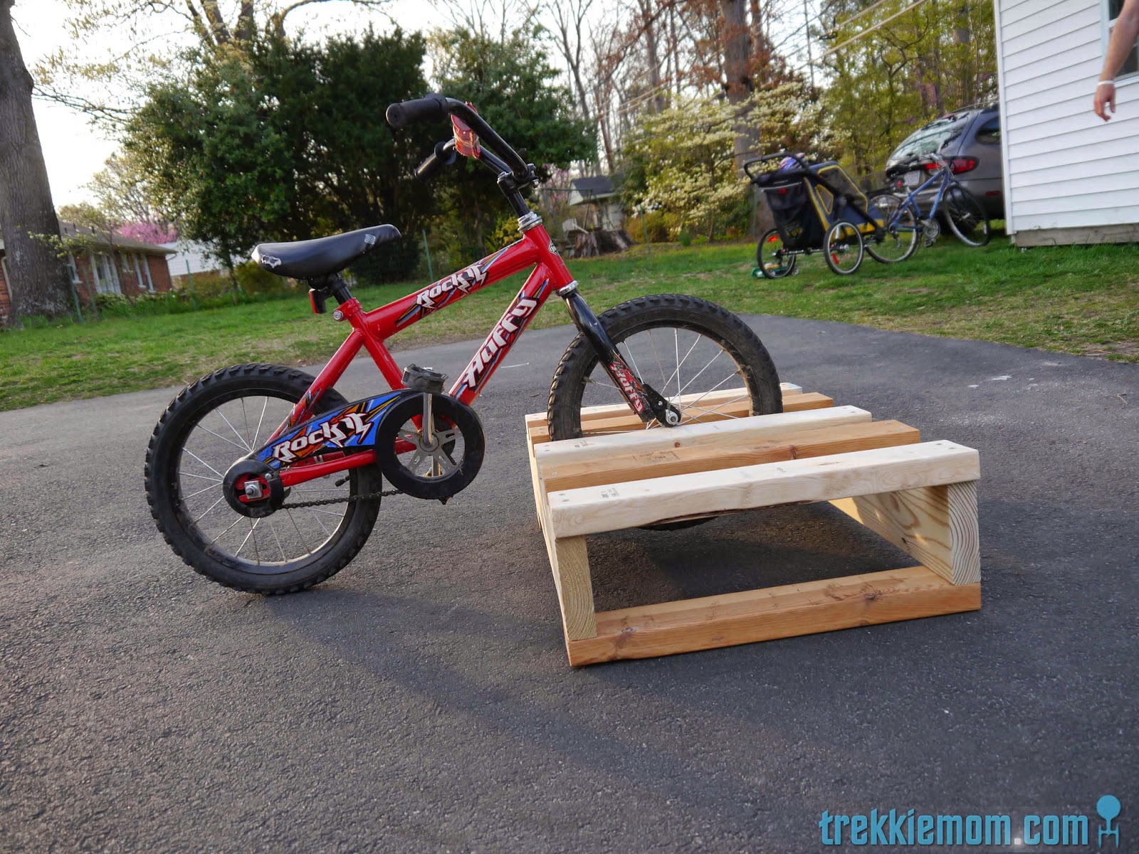 Trekkie Mom: Kids' Easy Bike Rack