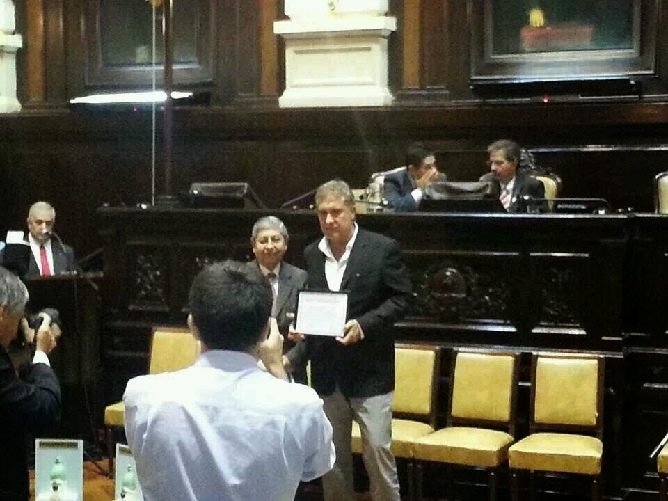 La Defensa: Pallares recibió distinción parlamentaria