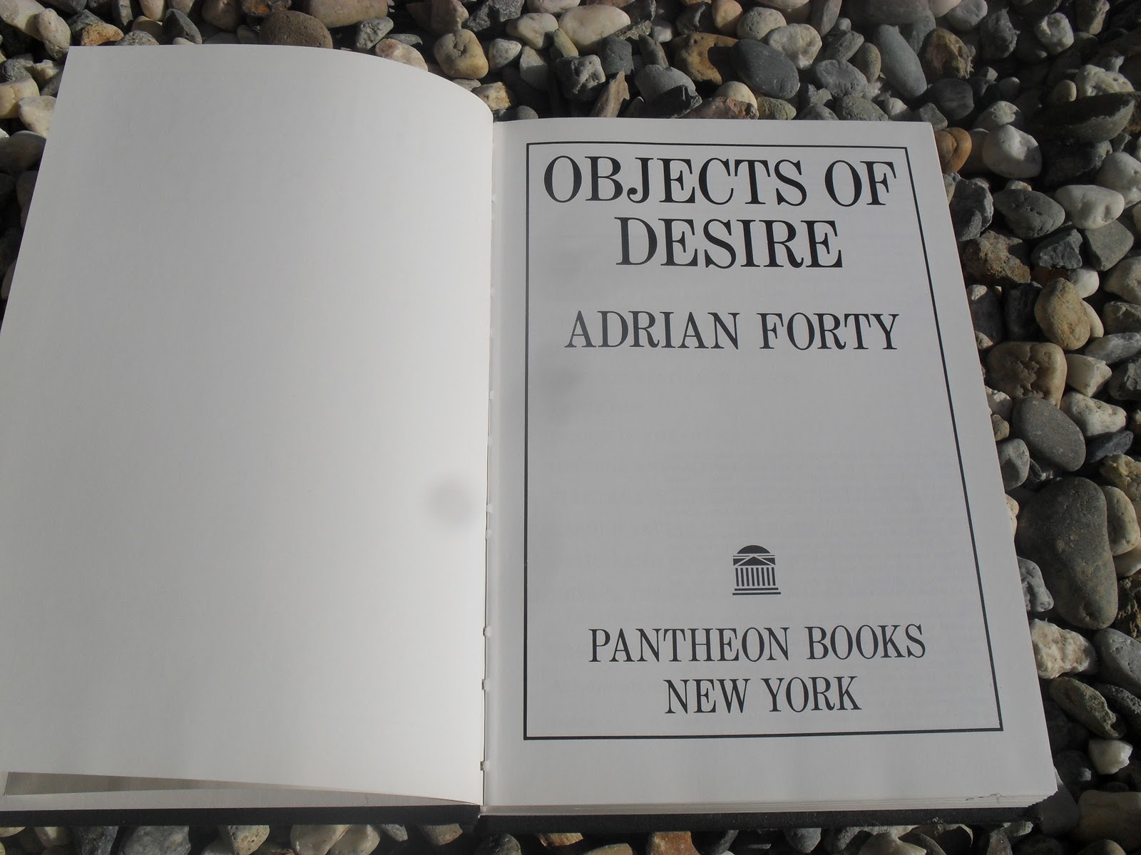 Ida's online sale: Objects of Desire by Adrian Forty