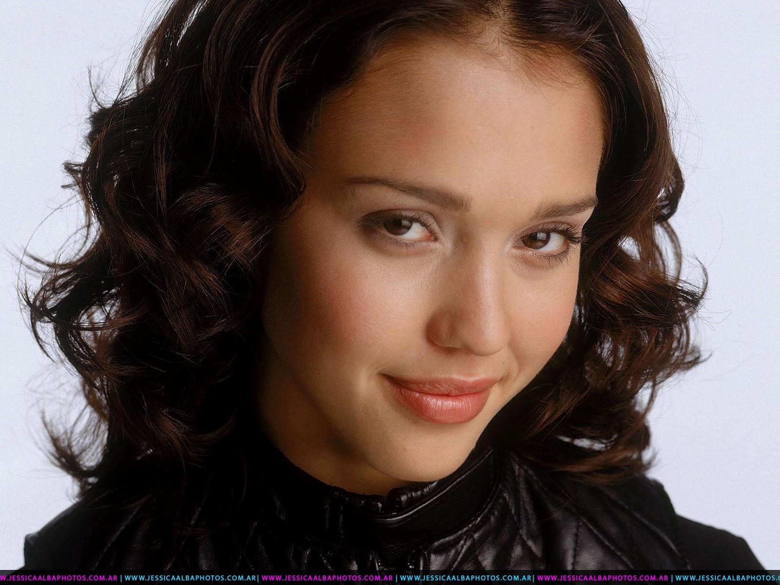 Jessica Alba mini biography and beautiful wallpaper
