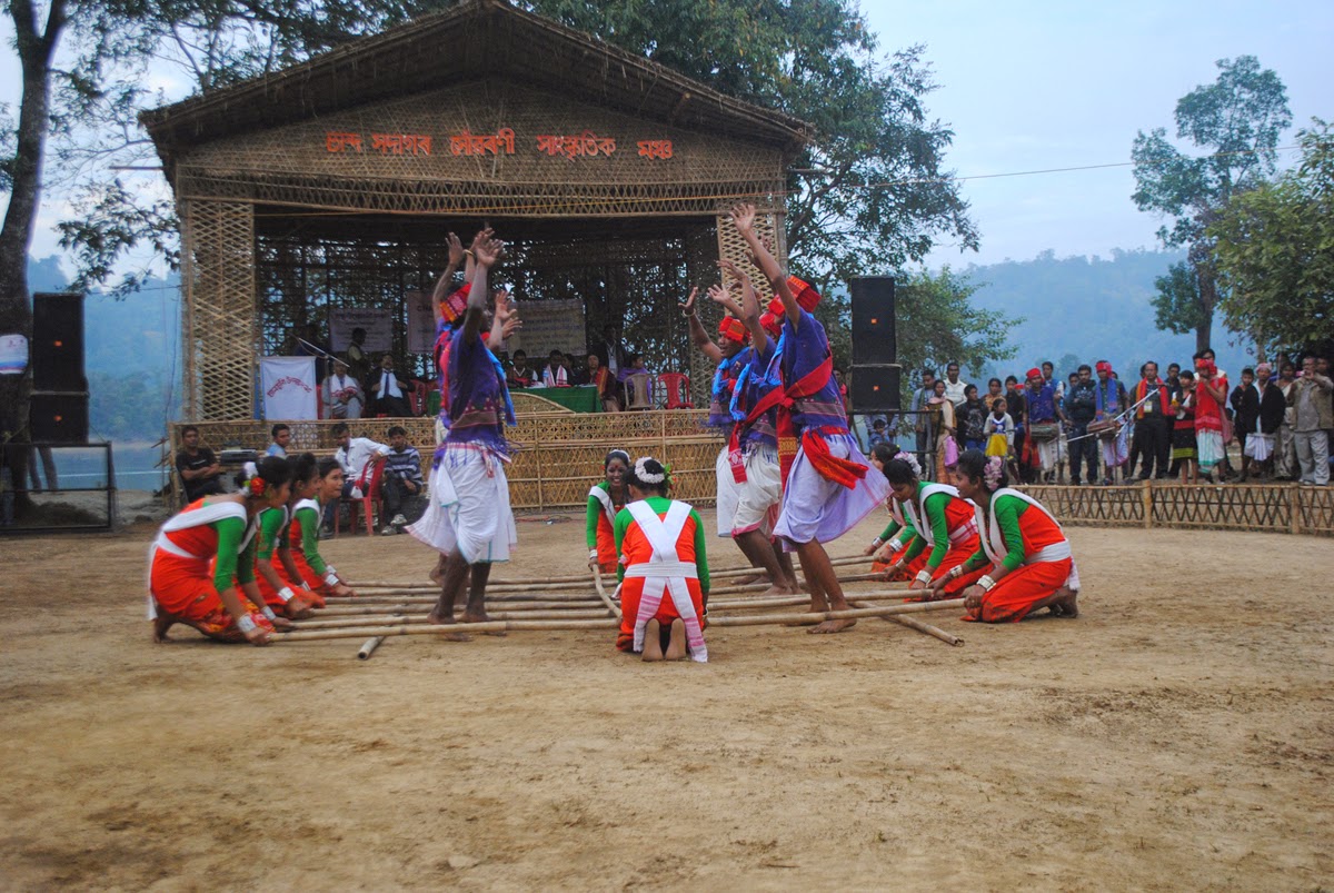 BAMBOO DANCE OF KARBI TRIBES AT CHANDUBI FESTIVAL, ASSAM (INDIA). FOTO ...