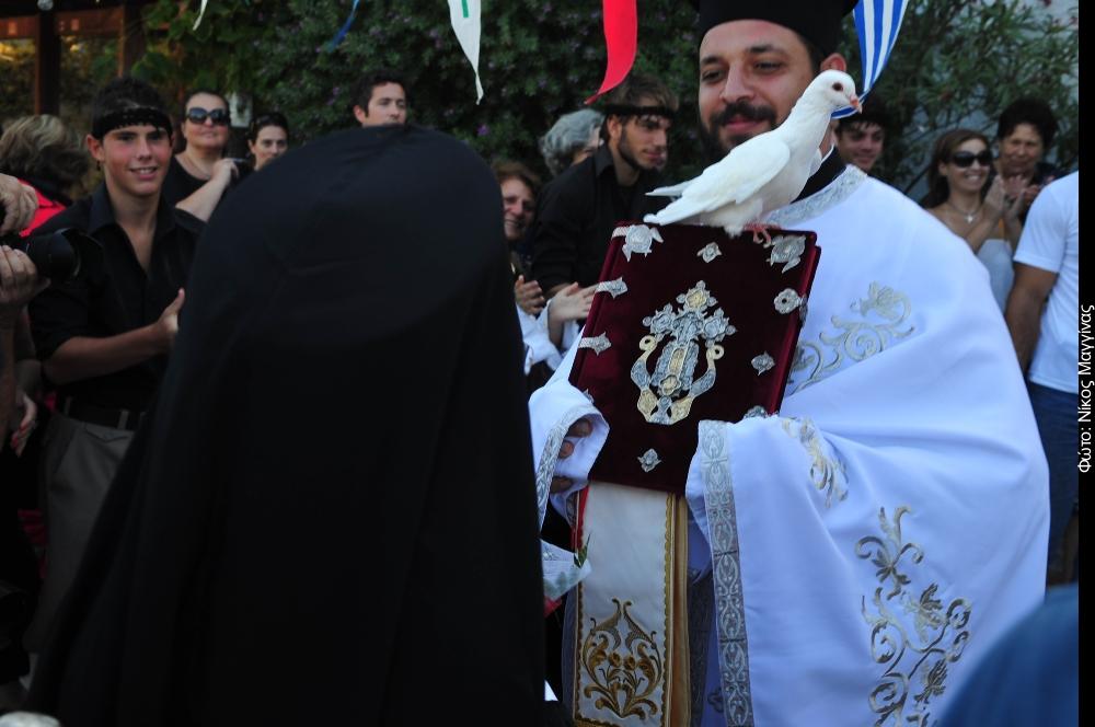 PANAYIOTIS TELEVANTOS: ΛΕΥΚΟ ΠΕΡΙΣΤΕΡΙ ΧΑΙΡΕΤΑ ΤΟΝ ΠΑΤΡΙΑΡΧΗ ΤΟΥ ΓΕΝΟΥΣ