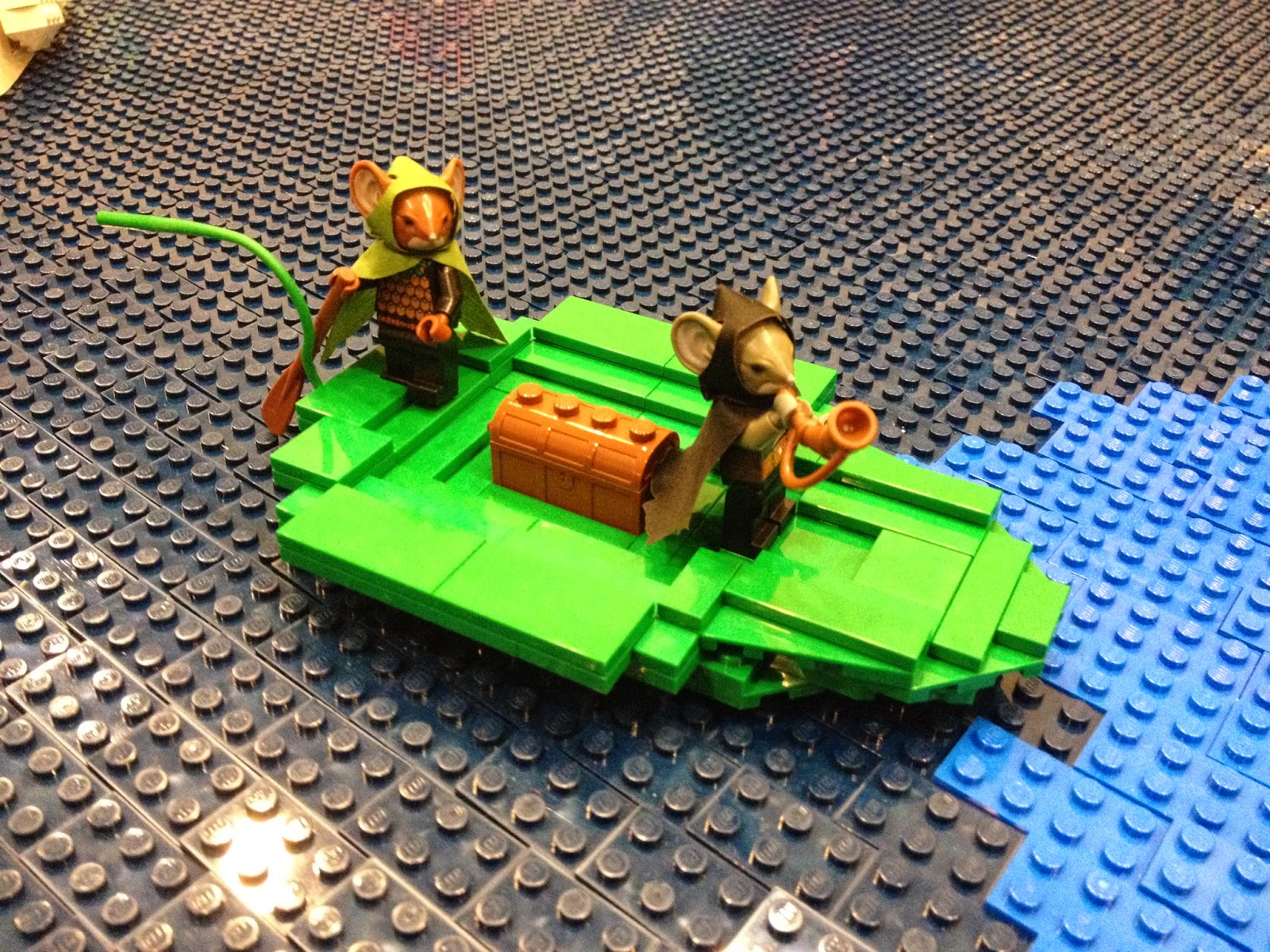 David Petersen's Blog: Mouse Guard LEGO display: ECCC
