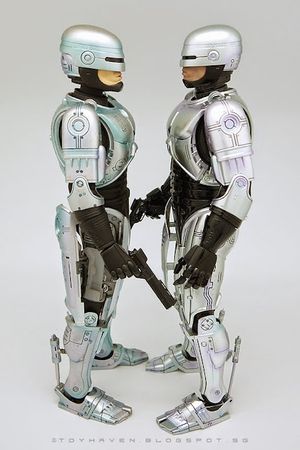 toyhaven: Comparison pictures of Hot Toys MMS202-D04 die-cast RoboCop ...