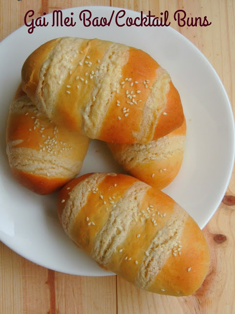Priya's Versatile Recipes: Gai Mei Bao - Chinese Coconut Buns/Cocktail Buns