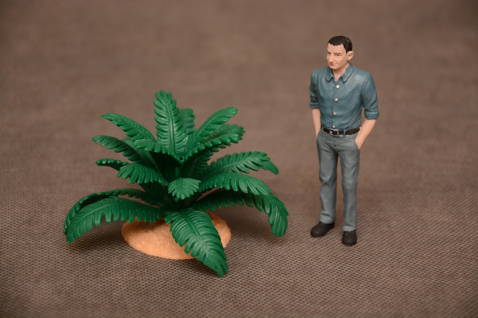 My Miniature Worlds: Schleich flora accessories