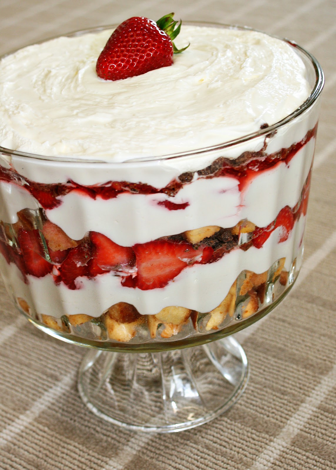 Wannabe Culinarian: Strawberry Cheesecake Trifle