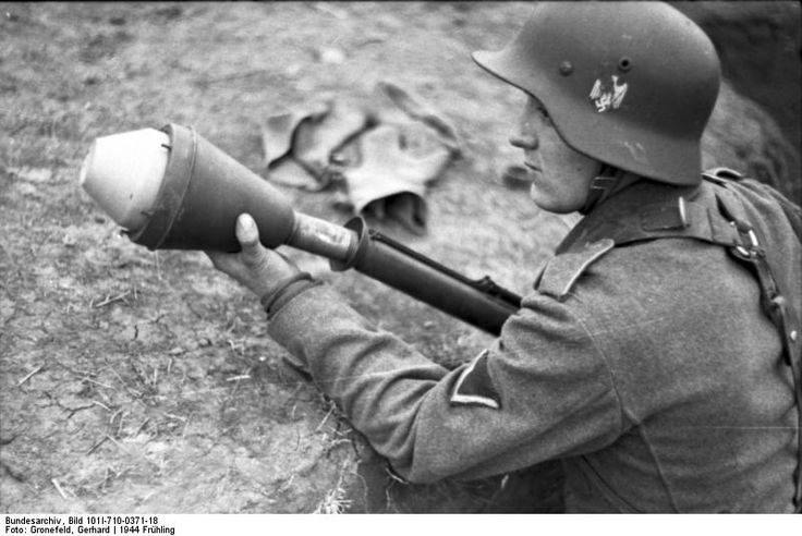 World War II History: German grenadier prepares a Panzerfaust anti-tank ...