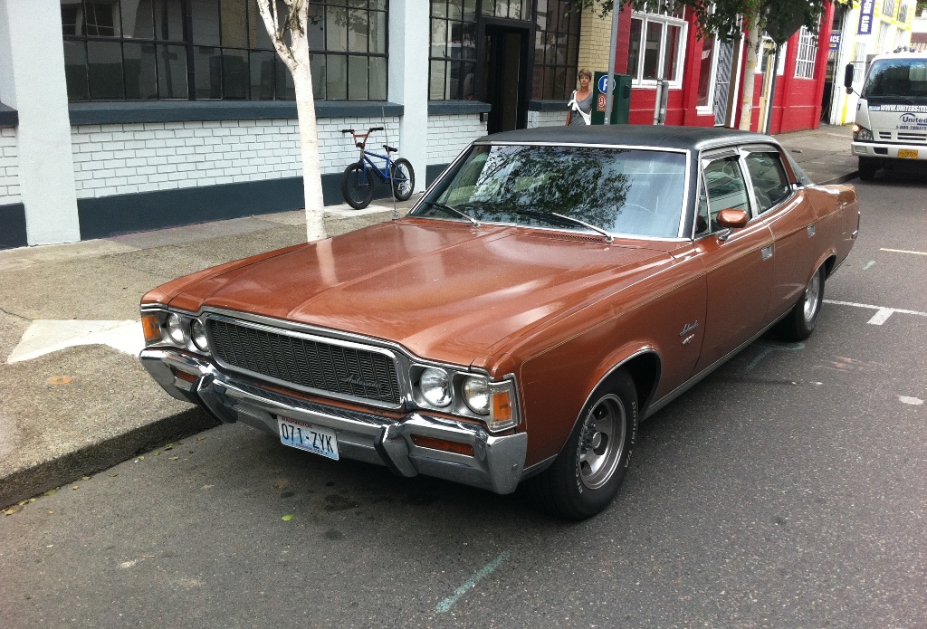 OLD PARKED CARS.: 1971 AMC Ambassador Brougham 401.