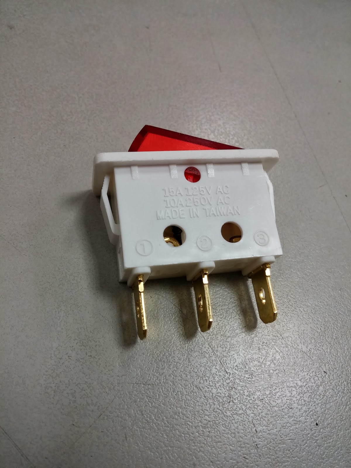 D.I.V.E in Technology: 3P Rocker Switch ( 3 Pin 洛克開關應用 )