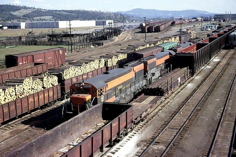 Evergreen Railroad Club: Visiting the GN shops in Hillyard 40 years ago.