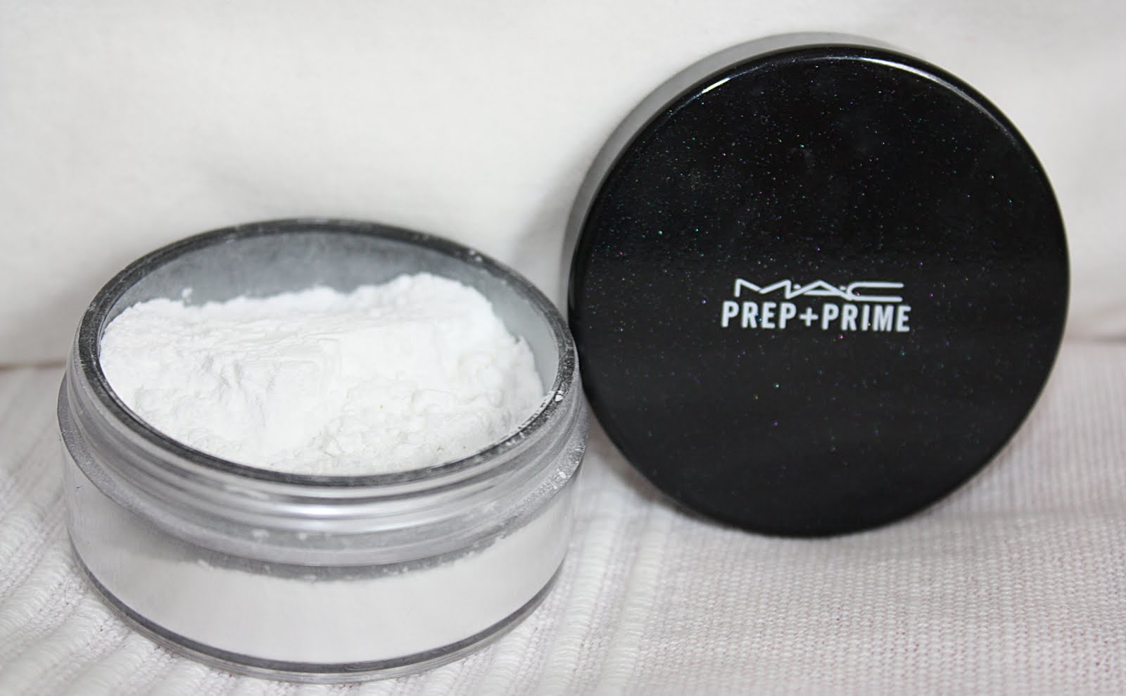 Agnes Beauty Corner: Review of MAC ''Prep+Prime Transparent Finishing Powder'':