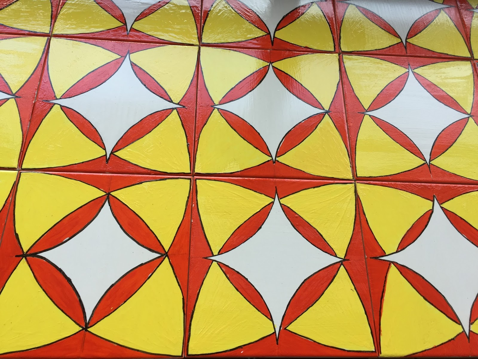 Matemática na corrente do Cávado: Frisos matemáticos em azulejo